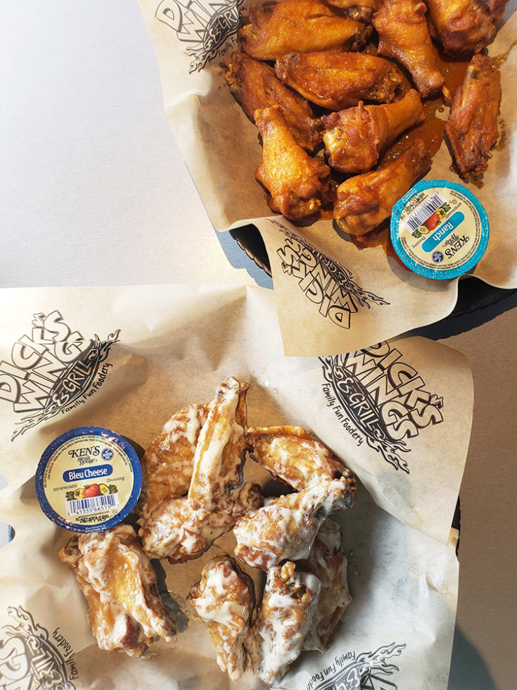 Low Carb Guide To Eating Out Chicken Wings The Keto Queens low-carb-guide-to-eating-out-chicken-wings-the-keto-queens